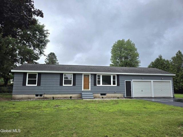 12 New Britain Dr, Gansevoort, NY 12831