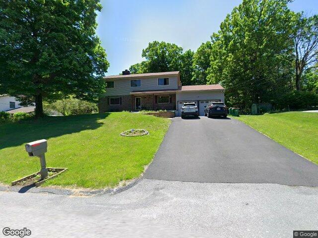 12 Nob Hill Rd, Poughkeepsie, NY 12603
