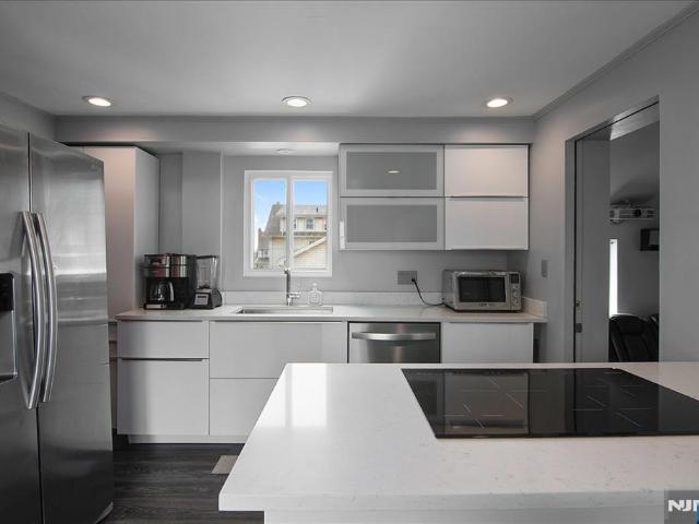 12 Nutwold Avenue