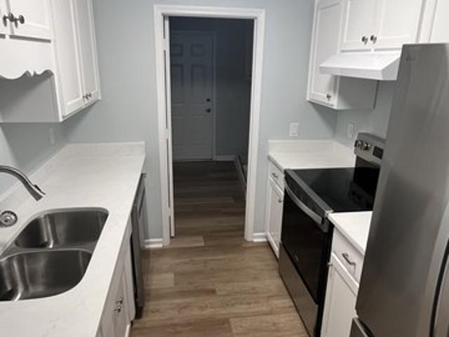 12 Oakwood Dr, Greenville, SC 29609