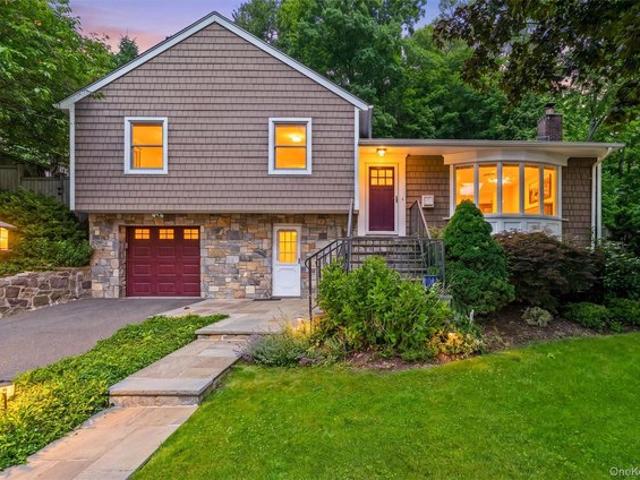 12 Overlook Rd N, White Plains, NY 10603