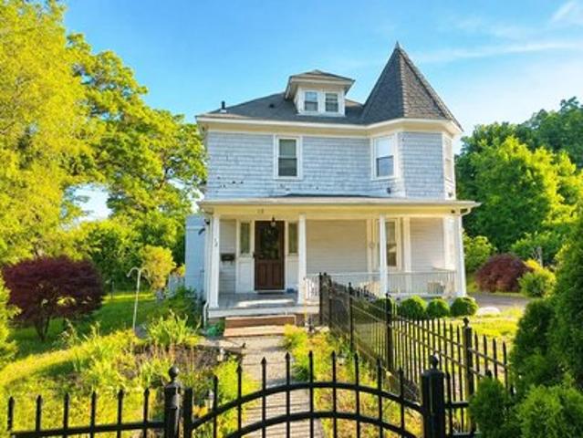 12 Pacific Ave, Nanuet, NY 10954