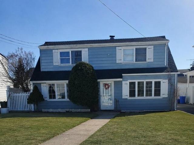 12 Park Ave, New Hyde Park, NY 11040