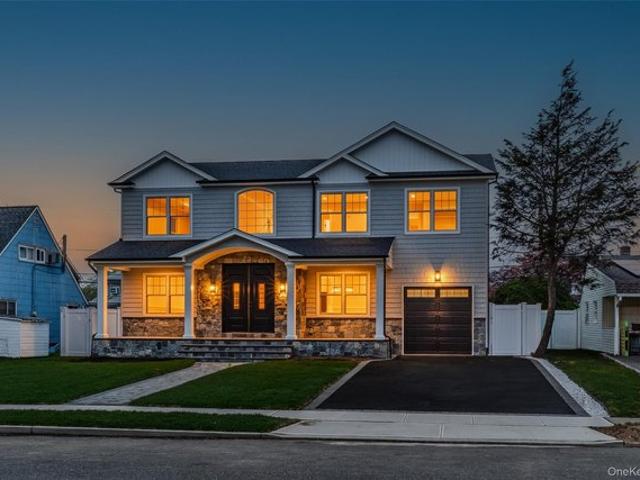 12 Patience Ln, Westbury, NY 11590