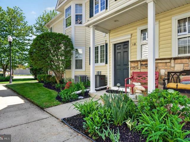 12 Pelican Pl, West Deptford, NJ 08086