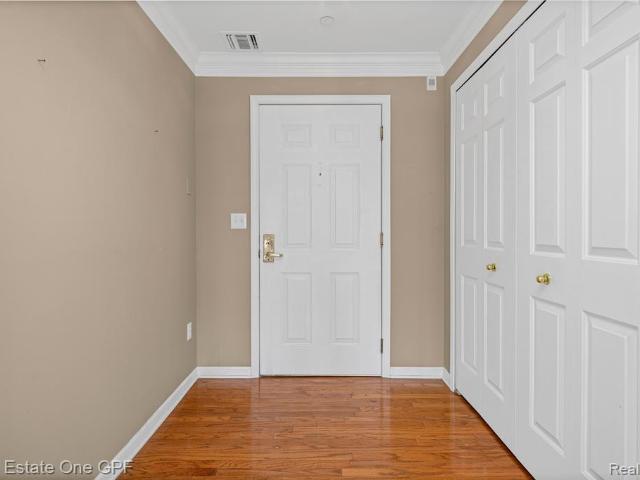 12 Pointe Park Place