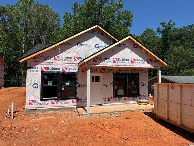 12 Poplar St, Woodruff, SC 29388