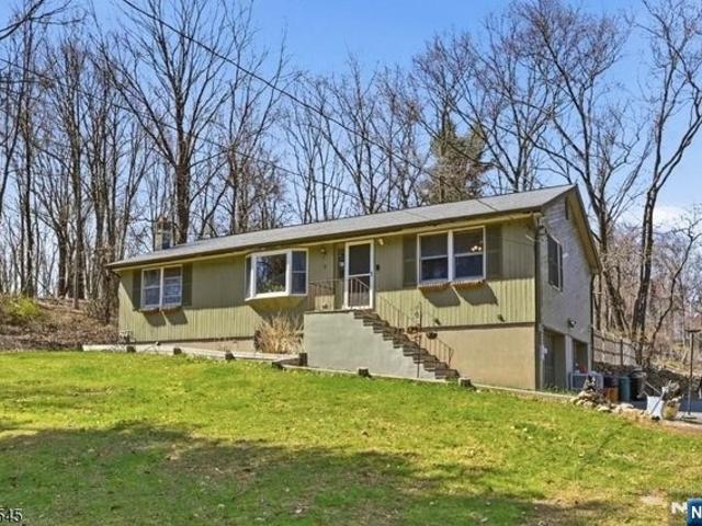 12 Pleasant View Dr, West Milford, NJ 07480