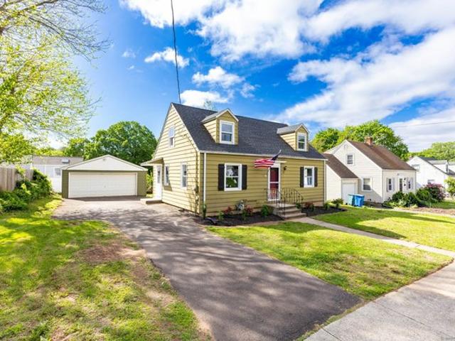 12 Pleasant Dr, Hamden, CT 06514
