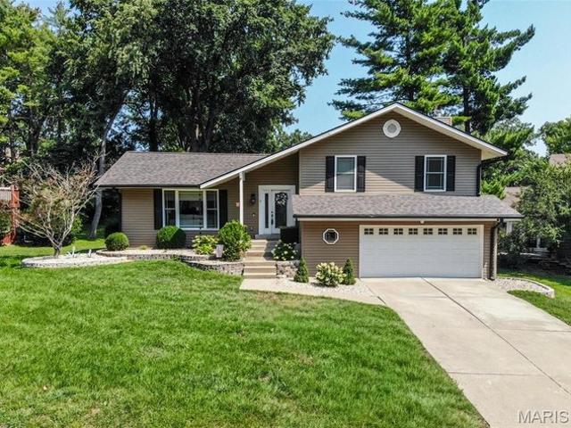 12 Pyrenees Dr, Lake Saint Louis, MO 63367