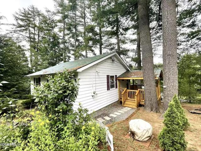 12 Read Dr, Lake Luzerne, NY 12846