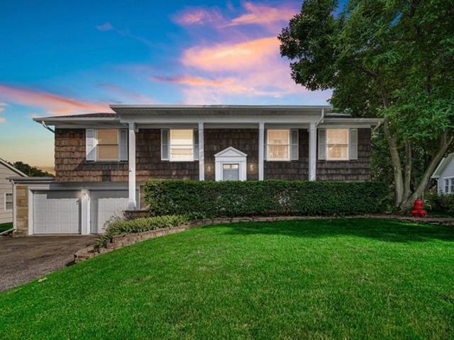 12 Regent Ct, Buffalo Grove, IL 60089
