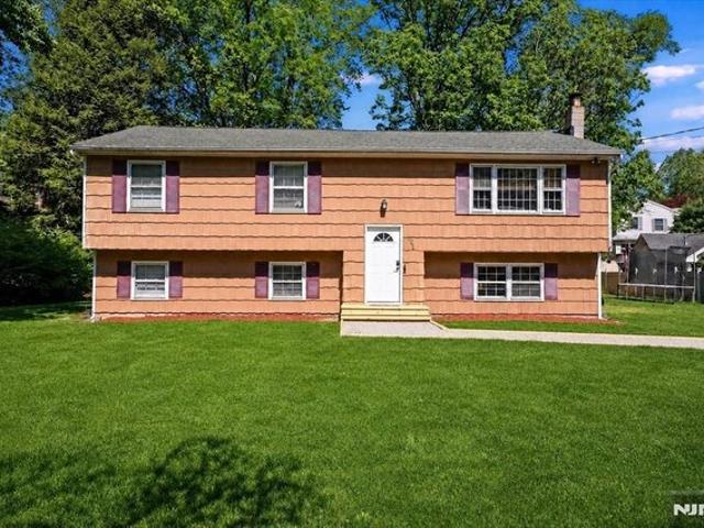 12 River Rd, Jefferson Township, NJ 07438