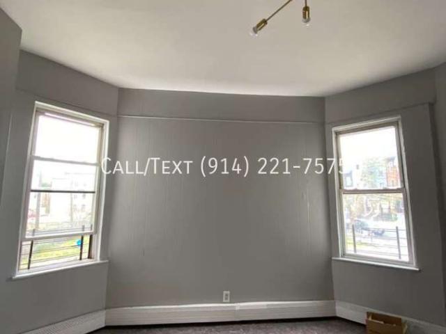 12 Riverview Pl Yonkers, NY 10701