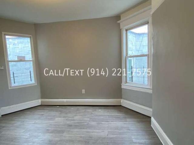 12 Riverview Pl Yonkers, NY 10701