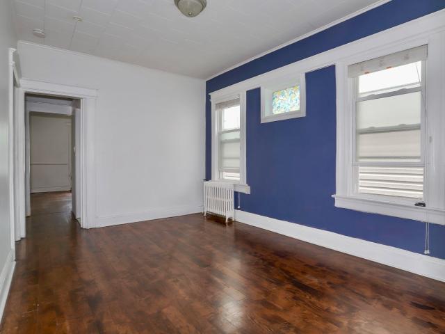 12 Romaine Ave
