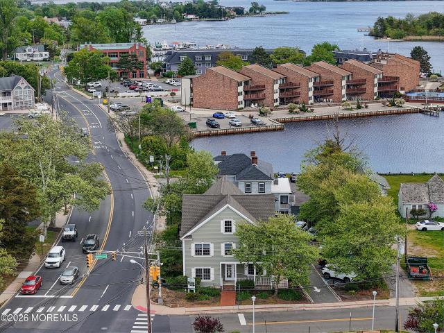 12 Robbins Parkway