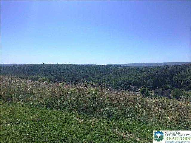 12 Robert Henry Cir, Mahoning, PA 18235