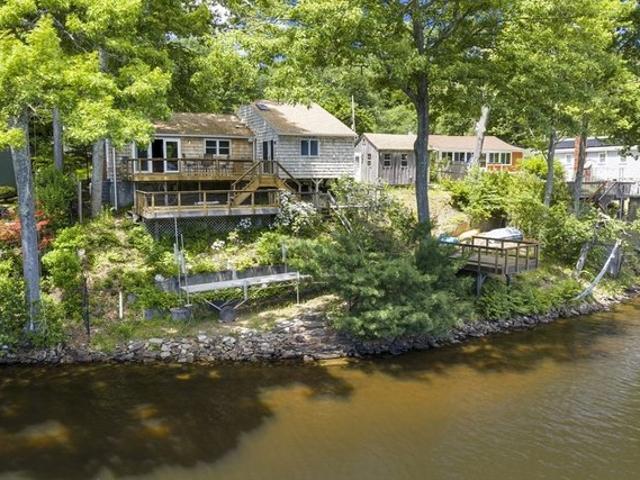12 Roberts Park Rd, Holland, MA 01521