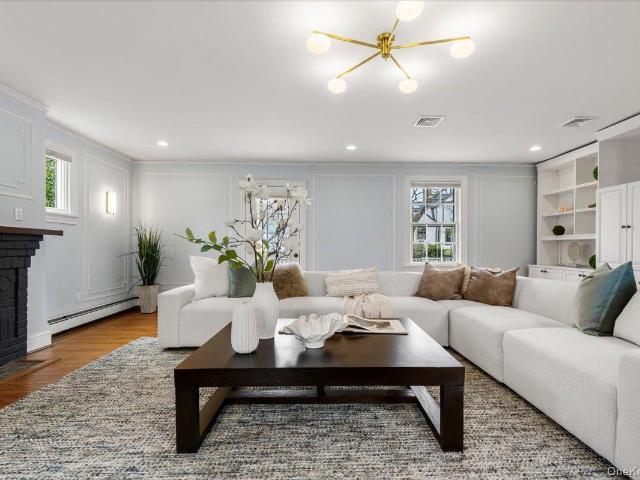 12 Robin Hill Road