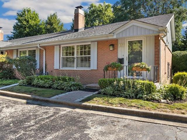 12 Robin Hood Ln Unit 12, Northfield, IL 60093