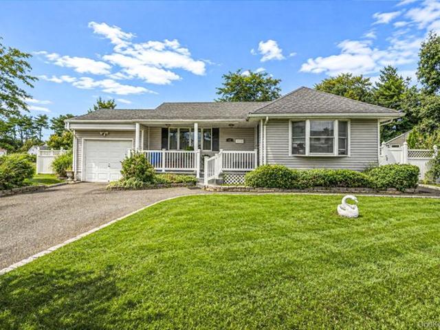 12 Robin Ln, Brentwood, NY 11717