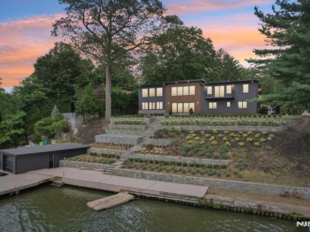 12 Rocky Point Road