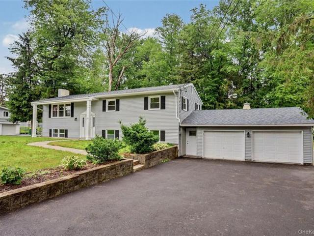 12 Roe Dr, Hyde Park, NY 12538