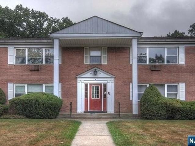 12 Rolling Ridge Rd, Montvale, NJ 07645