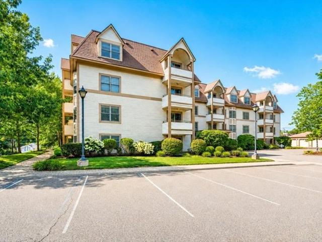 12 Russell Rd Unit 103, Wellesley, MA 02482
