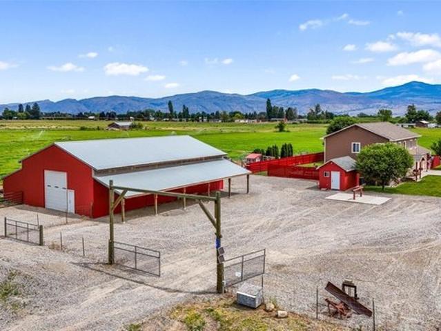 12 S Kirkpatrick Rd, Omak, WA 98841
