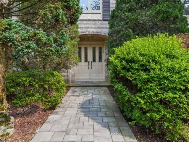 12 Sandalwood Dr