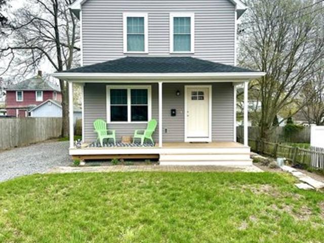 12 Sander St, New London, CT 06320
