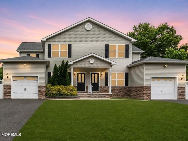 12 Sanford St, Manalapan, NJ 07726