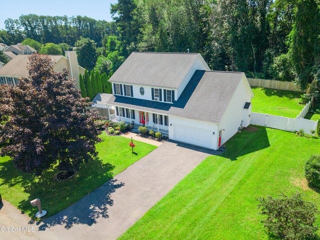 12 Sarah Ct, Colonie, NY 12205