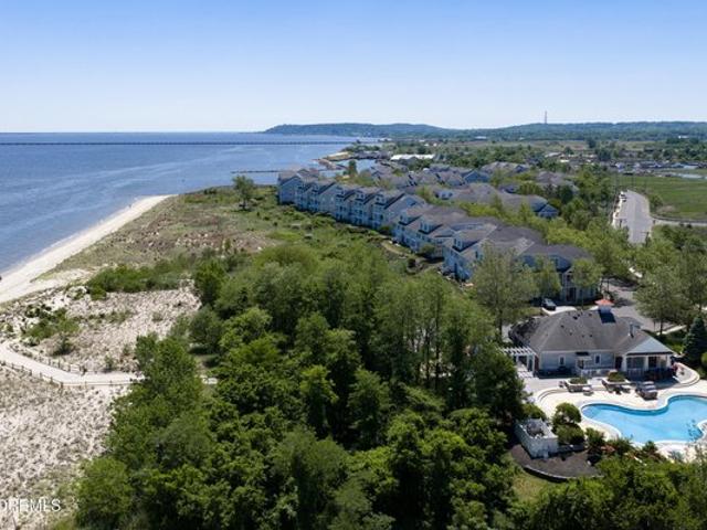12 Skimmer Ln, Port Monmouth, NJ 07758