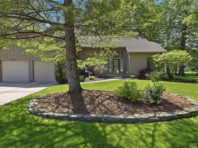 12 Skylark Ct, East Amherst, NY 14051
