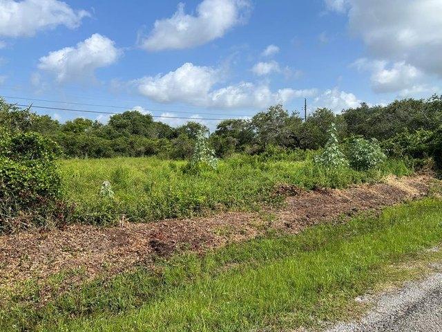 12 Sherwood Dr, Rockport, TX 78382