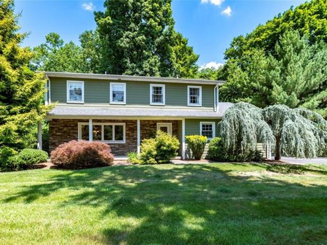 12 Sickletown Rd, Pearl River, NY 10965