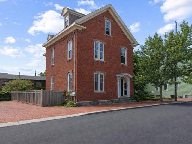 12 Smith St, Portland, ME 04101