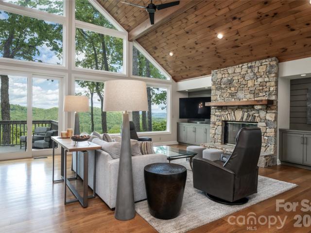12 Spring Ridge Lane