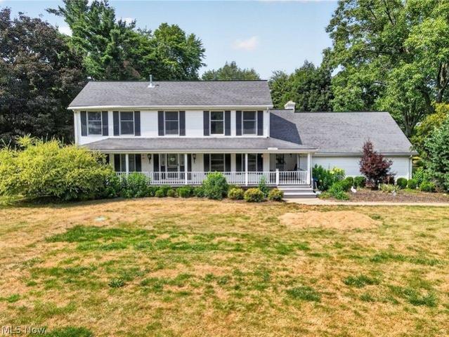 12 Square Circle Dr, Madison, OH 44057