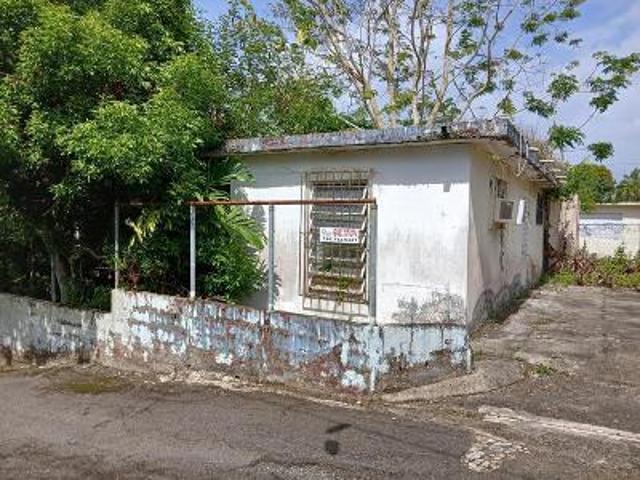 12 St Malpica Comm P