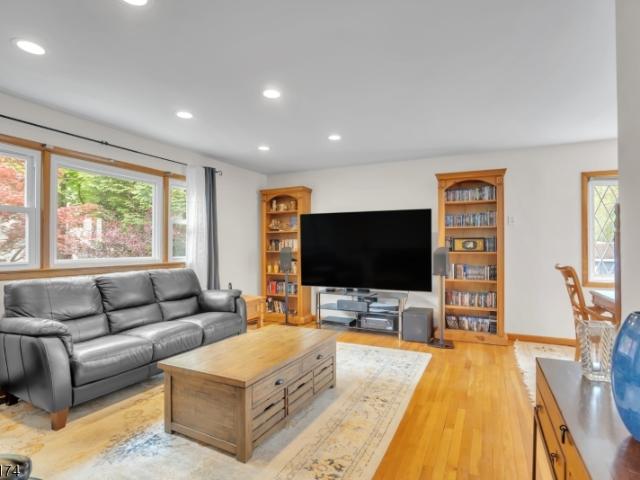 12 Stafford Dr