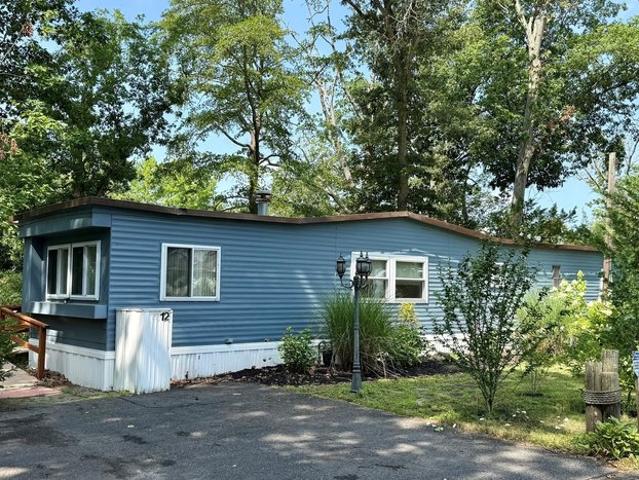 12 Summit Dr, Cream Ridge, NJ 08514