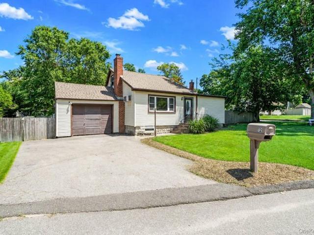 12 Sycamore Rd, Rocky Point, NY 11778