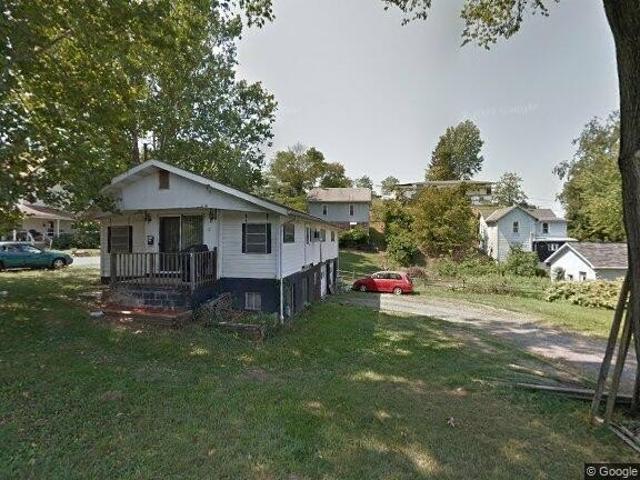 12 Sycamore St, Westover, WV 26501