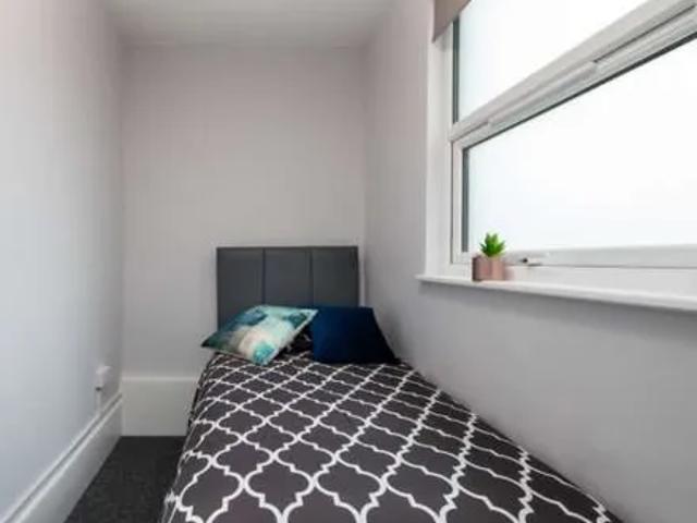 12A South Park Road, London, SW19 8RG, United Kingdom | Room for rent #168162685 | Rentberry