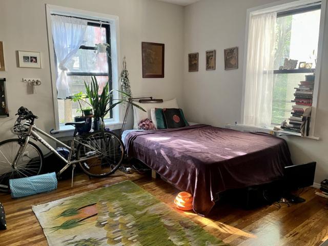 12'x13' bedroom lease sign on