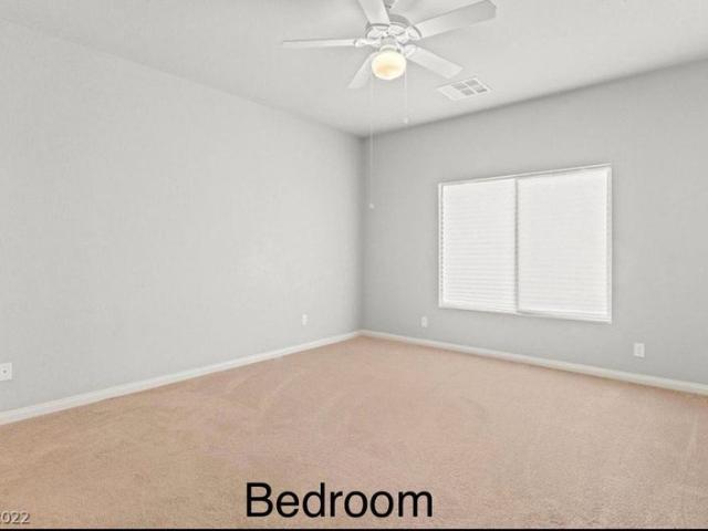 12x11 ft Unfurnished Room